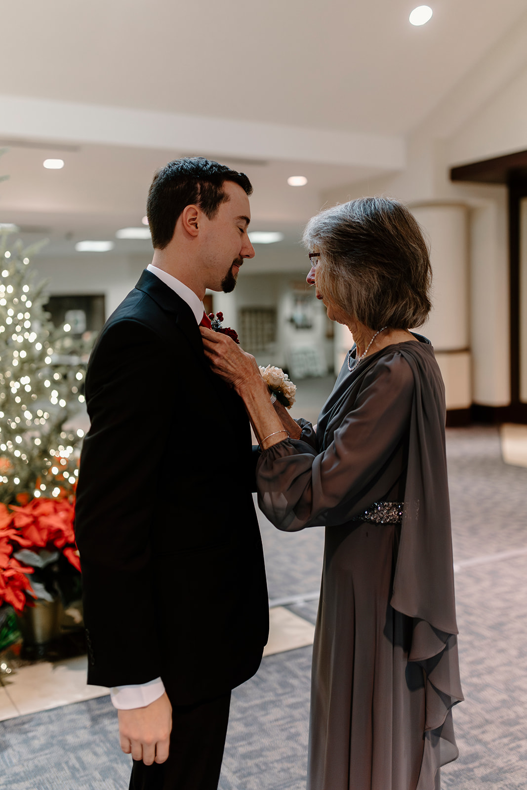 ST. AMBROSE CATHOLIC WEDDING WITH A RECEPTION AT THE DOUBLE TREE IN ST ...