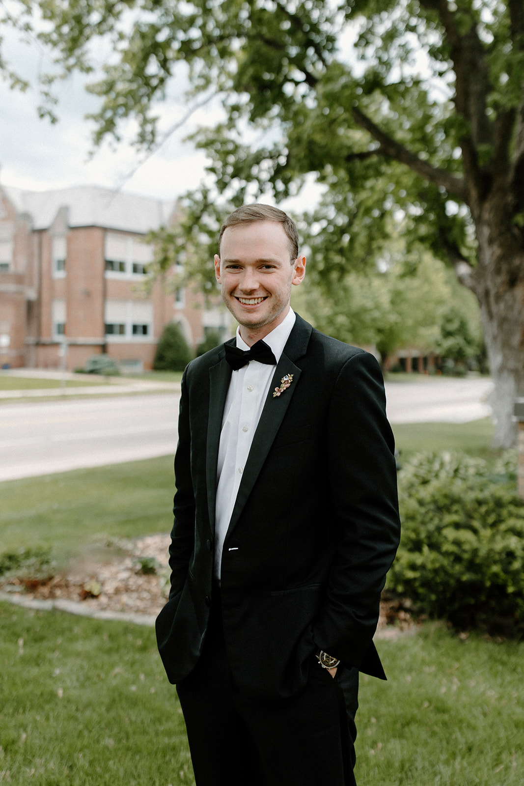 ROMANTIC MINNESOTA WEDDING AT HOLY FAMILY CATHOLIC CHURCH FEATURING A ...