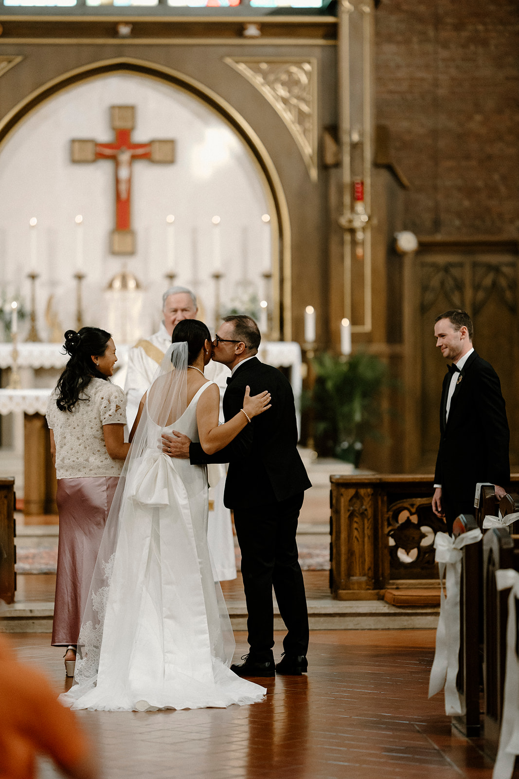 ROMANTIC MINNESOTA WEDDING AT HOLY FAMILY CATHOLIC CHURCH FEATURING A ...